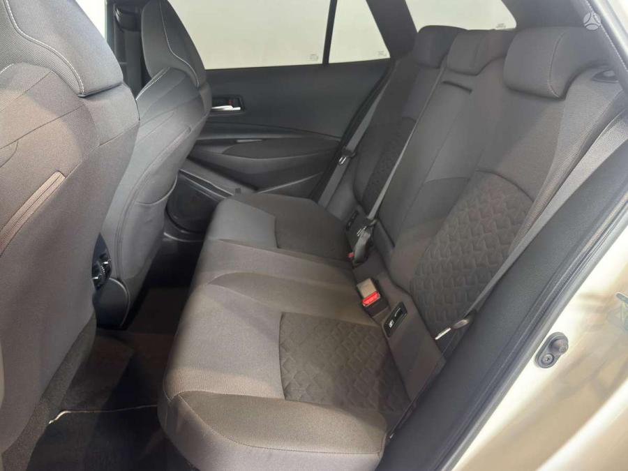 Balts Toyota Corolla 2021 Šauļi, ar dzinēja tilpumu 1.80 L un nobraukumu 63 tūkst. km par 18900 €, foto 20 vietnē AUTOMOTO.COM.LV