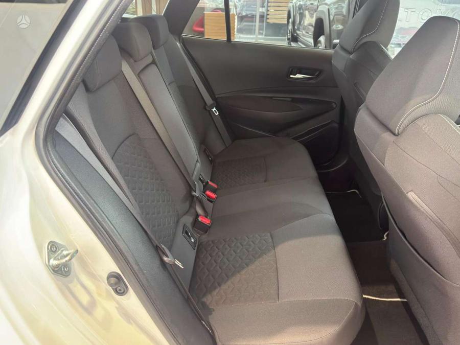 Balts Toyota Corolla 2021 Šauļi, ar dzinēja tilpumu 1.80 L un nobraukumu 63 tūkst. km par 18900 €, foto 21 vietnē AUTOMOTO.COM.LV