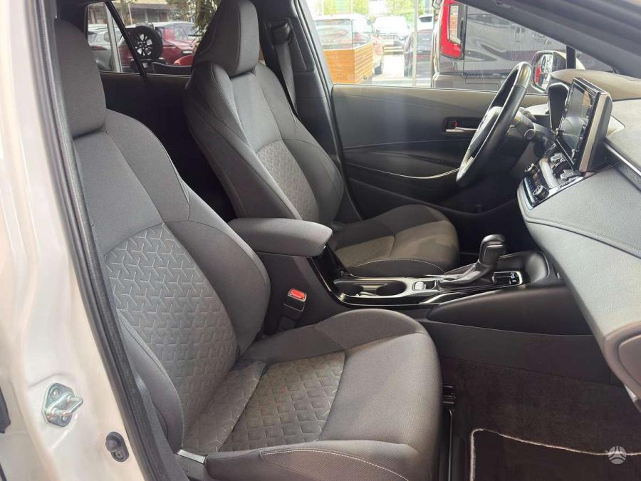Balts Toyota Corolla 2021 Šauļi, ar dzinēja tilpumu 1.80 L un nobraukumu 63 tūkst. km par 18900 €, foto 22 vietnē AUTOMOTO.COM.LV