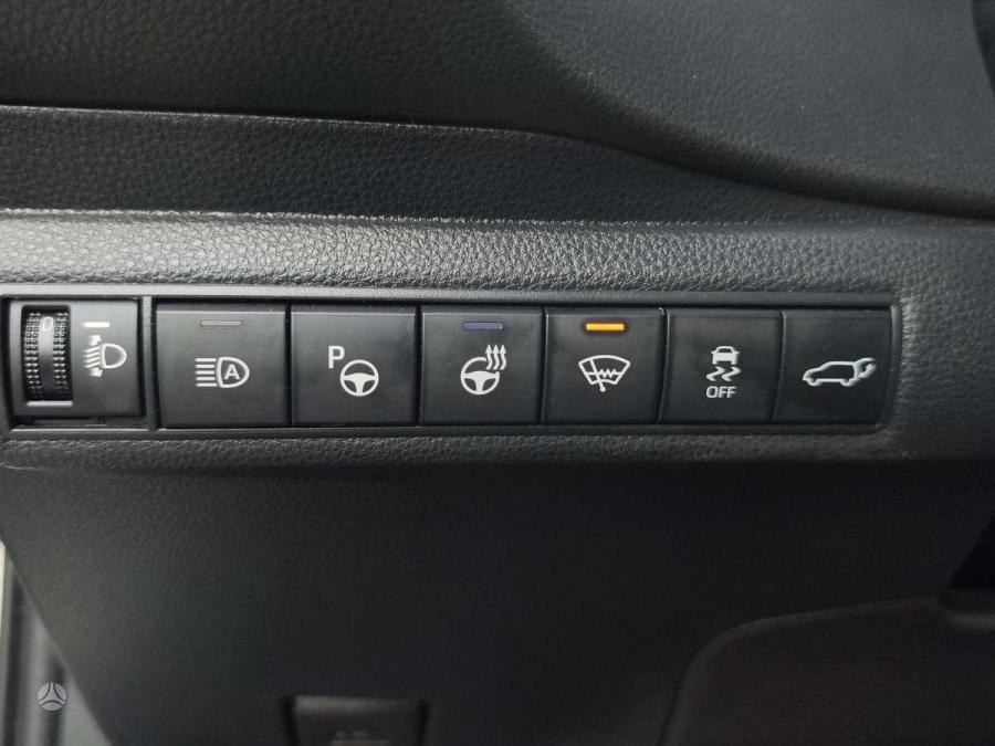 Balts Toyota Corolla 2021 Viļņa, ar dzinēja tilpumu 1.80 L un nobraukumu 204 tūkst. km par 17999 €, foto 16 vietnē AUTOMOTO.COM.LV