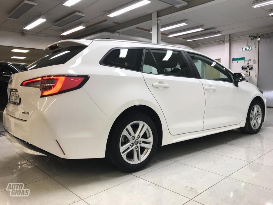 White Toyota Corolla 2022 in Kaunas, with an engine capacity of 0.00 L and mileage of 49 thousand km for 25376 €, photo 3 on AUTOMOTO.COM.LV