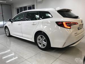 White Toyota Corolla 2022 in Kaunas, with an engine capacity of 0.00 L and mileage of 49 thousand km for 25376 €, photo 4 on AUTOMOTO.COM.LV