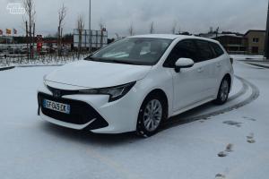 White Toyota Corolla 2022 in Vilnius, with an engine capacity of 1.80 L and mileage of 195 thousand km for 13850 €, photo 3 on AUTOMOTO.COM.LV
