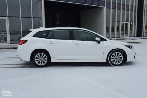 White Toyota Corolla 2022 in Vilnius, with an engine capacity of 1.80 L and mileage of 195 thousand km for 13850 €, photo 8 on AUTOMOTO.COM.LV