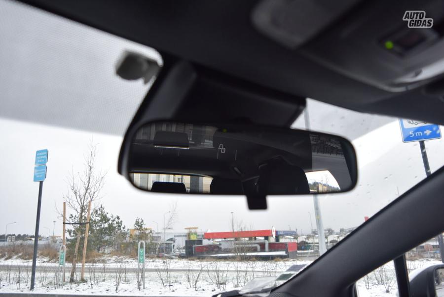 White Toyota Corolla 2022 in Vilnius, with an engine capacity of 1.80 L and mileage of 195 thousand km for 13850 €, photo 16 on AUTOMOTO.COM.LV