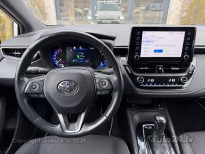 Balts Toyota Corolla 2022 Tallina, ar dzinēja tilpumu 1.80 L un nobraukumu 75 tūkst. km par 18490 €, foto 2 vietnē AUTOMOTO.COM.LV