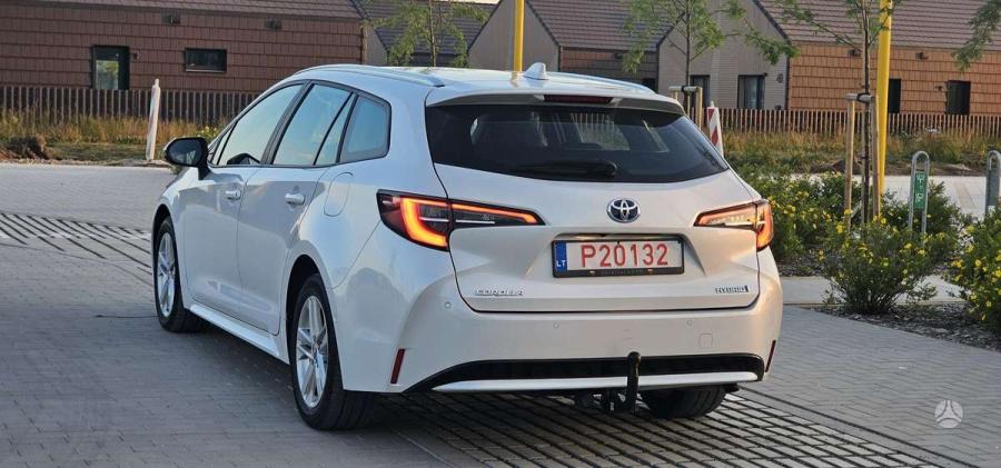 White Toyota Corolla 2022 in Klaipeda, with an engine capacity of 1.80 L and mileage of 85 thousand km for 18900 €, photo 6 on AUTOMOTO.COM.LV