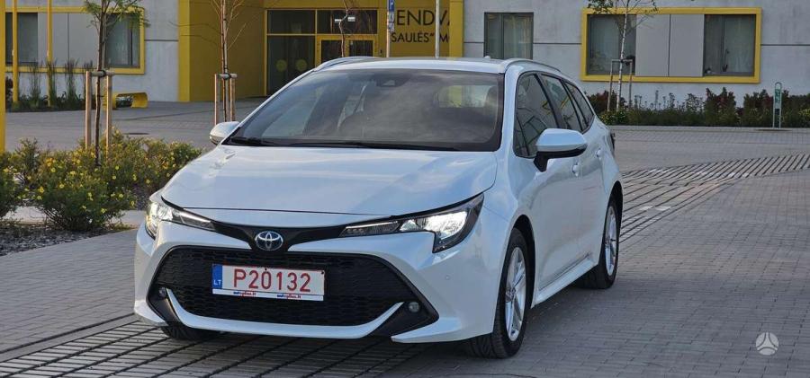 White Toyota Corolla 2022 in Klaipeda, with an engine capacity of 1.80 L and mileage of 85 thousand km for 18900 €, photo 8 on AUTOMOTO.COM.LV
