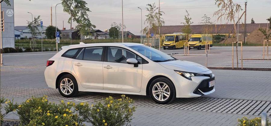 White Toyota Corolla 2022 in Klaipeda, with an engine capacity of 1.80 L and mileage of 85 thousand km for 18900 €, photo 9 on AUTOMOTO.COM.LV