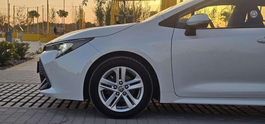White Toyota Corolla 2022 in Klaipeda, with an engine capacity of 1.80 L and mileage of 85 thousand km for 18900 €, photo 13 on AUTOMOTO.COM.LV