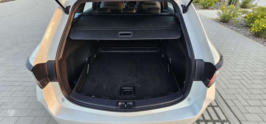 White Toyota Corolla 2022 in Klaipeda, with an engine capacity of 1.80 L and mileage of 85 thousand km for 18900 €, photo 27 on AUTOMOTO.COM.LV