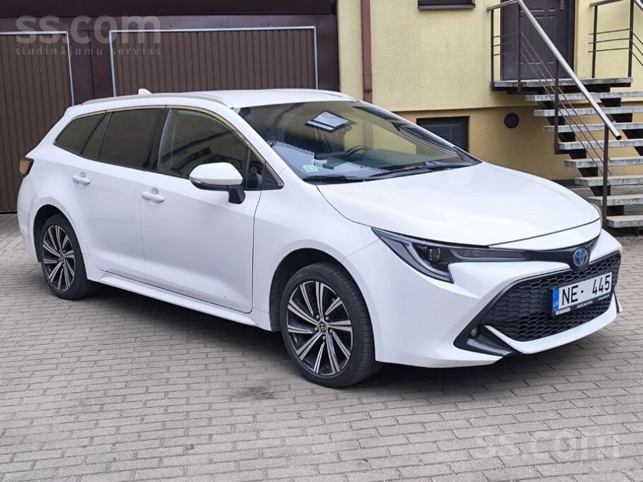 White Toyota Corolla 2022 in Riga, with an engine capacity of 1.80 L and mileage of 89 thousand km for 20750 €, photo 1 on AUTOMOTO.COM.LV