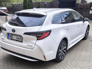 White Toyota Corolla 2022 in Riga, with an engine capacity of 1.80 L and mileage of 89 thousand km for 20750 €, photo 3 on AUTOMOTO.COM.LV