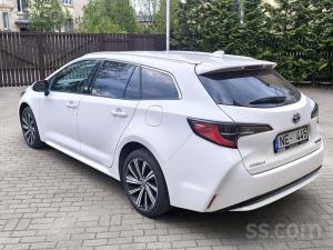 White Toyota Corolla 2022 in Riga, with an engine capacity of 1.80 L and mileage of 89 thousand km for 20750 €, photo 4 on AUTOMOTO.COM.LV