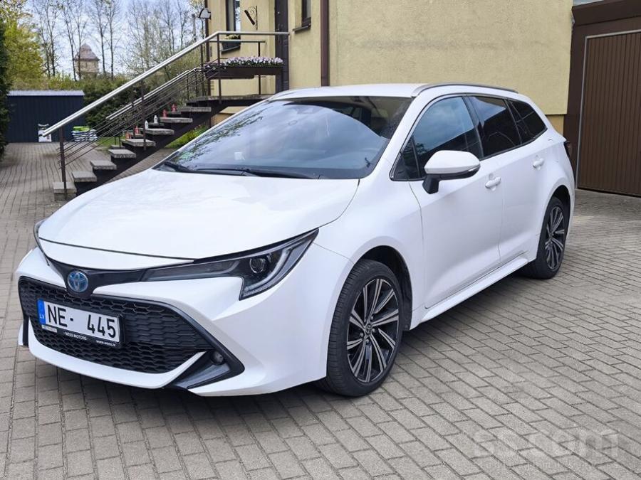 White Toyota Corolla 2022 in Riga, with an engine capacity of 1.80 L and mileage of 89 thousand km for 20750 €, photo 5 on AUTOMOTO.COM.LV