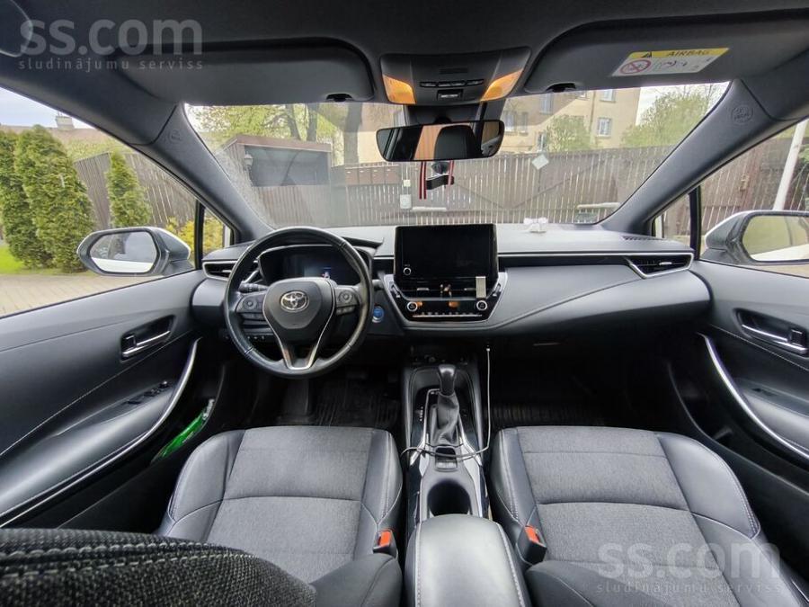 White Toyota Corolla 2022 in Riga, with an engine capacity of 1.80 L and mileage of 89 thousand km for 20750 €, photo 6 on AUTOMOTO.COM.LV