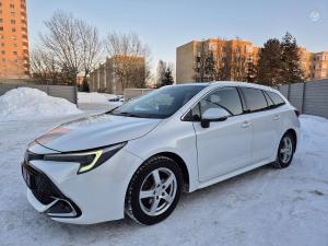 White Toyota Corolla 2023 in Panevezys, with an engine capacity of 1.80 L and mileage of 238 thousand km for 14600 €, photo 2 on AUTOMOTO.COM.LV