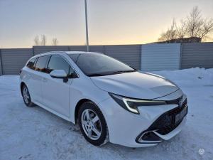 White Toyota Corolla 2023 in Panevezys, with an engine capacity of 1.80 L and mileage of 238 thousand km for 14600 €, photo 6 on AUTOMOTO.COM.LV