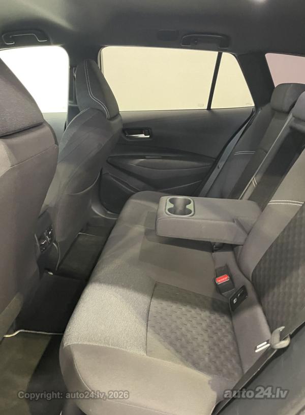 Balts Toyota Corolla 2023 Tallina, ar dzinēja tilpumu 1.80 L un nobraukumu 42 tūkst. km par 24490 €, foto 11 vietnē AUTOMOTO.COM.LV