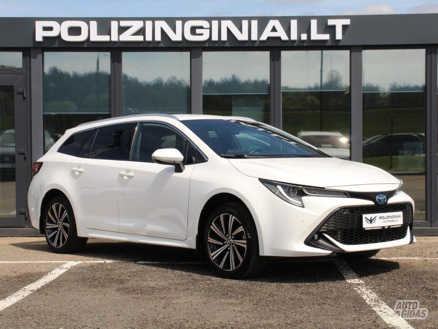 White Toyota Corolla 2023 in Vilnius, with an engine capacity of 1.80 L and mileage of 87 thousand km for 23950 €, photo 3 on AUTOMOTO.COM.LV