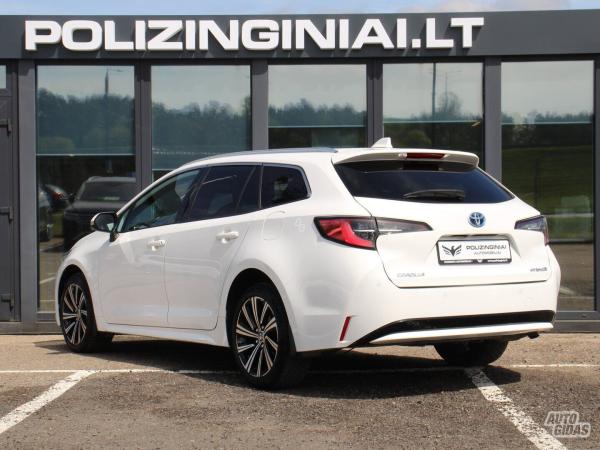 White Toyota Corolla 2023 in Vilnius, with an engine capacity of 1.80 L and mileage of 87 thousand km for 23950 €, photo 3 on AUTOMOTO.COM.LV