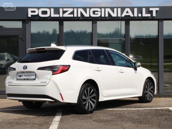 White Toyota Corolla 2023 in Vilnius, with an engine capacity of 1.80 L and mileage of 87 thousand km for 23950 €, photo 4 on AUTOMOTO.COM.LV