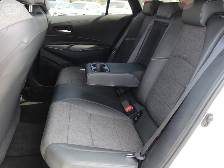 White Toyota Corolla 2023 in Vilnius, with an engine capacity of 1.80 L and mileage of 87 thousand km for 23950 €, photo 14 on AUTOMOTO.COM.LV