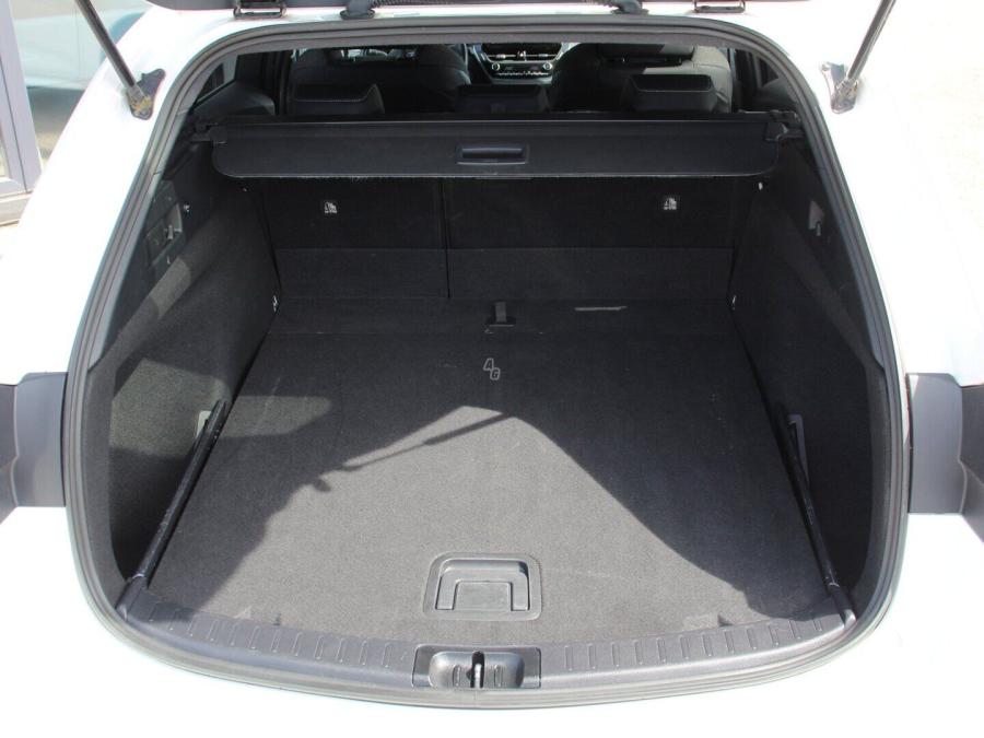 White Toyota Corolla 2023 in Vilnius, with an engine capacity of 1.80 L and mileage of 87 thousand km for 23950 €, photo 15 on AUTOMOTO.COM.LV