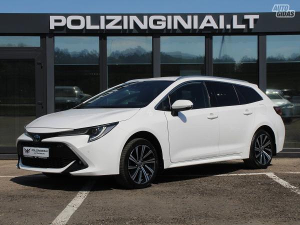 White Toyota Corolla 2023 in Vilnius, with an engine capacity of 1.80 L and mileage of 121 thousand km for 23500 €, photo 1 on AUTOMOTO.COM.LV