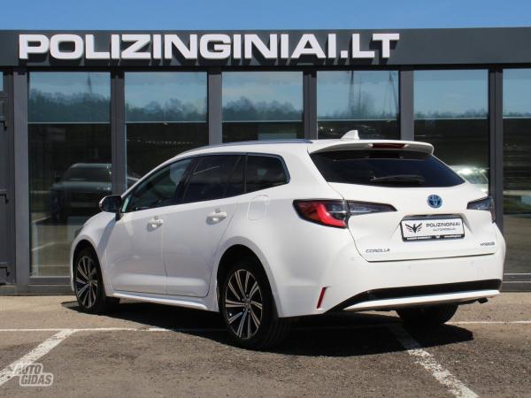 White Toyota Corolla 2023 in Vilnius, with an engine capacity of 1.80 L and mileage of 121 thousand km for 23500 €, photo 3 on AUTOMOTO.COM.LV