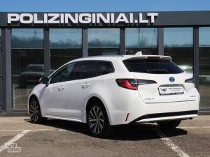 White Toyota Corolla 2023 in Vilnius, with an engine capacity of 1.80 L and mileage of 121 thousand km for 23500 €, photo 4 on AUTOMOTO.COM.LV