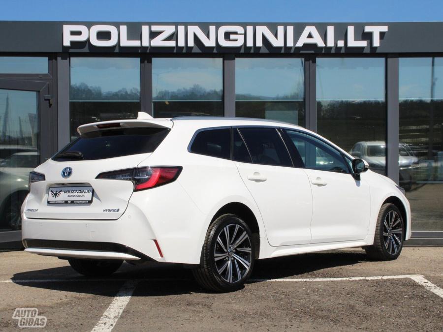 White Toyota Corolla 2023 in Vilnius, with an engine capacity of 1.80 L and mileage of 121 thousand km for 23500 €, photo 5 on AUTOMOTO.COM.LV
