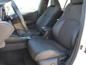 White Toyota Corolla 2023 in Vilnius, with an engine capacity of 1.80 L and mileage of 121 thousand km for 23500 €, photo 14 on AUTOMOTO.COM.LV