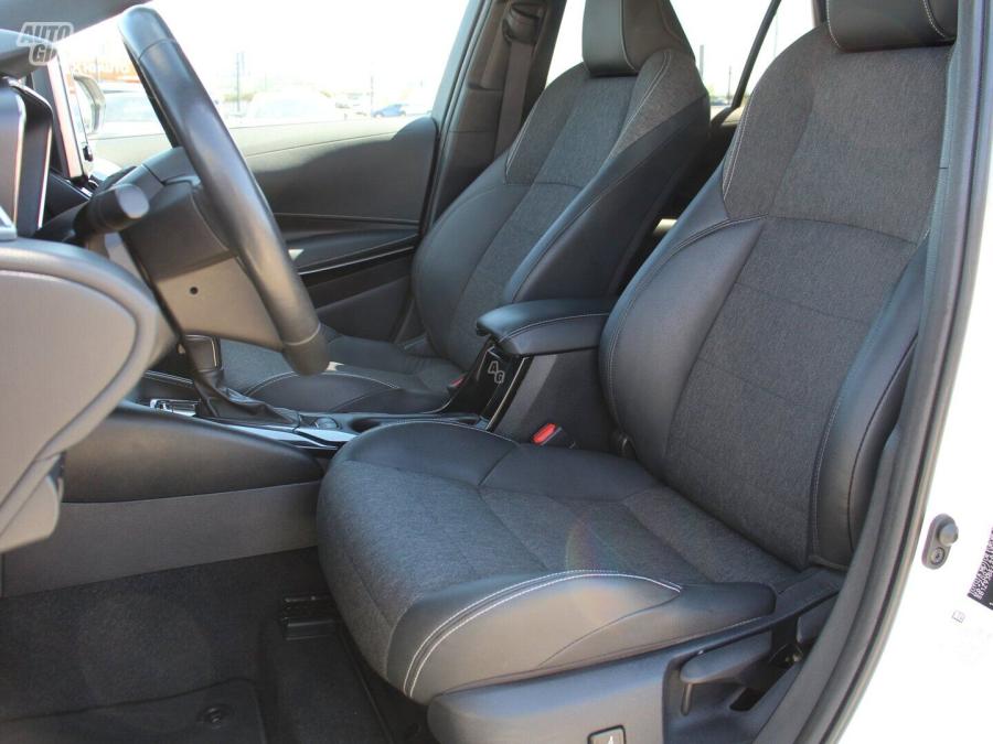 White Toyota Corolla 2023 in Vilnius, with an engine capacity of 1.80 L and mileage of 121 thousand km for 23500 €, photo 14 on AUTOMOTO.COM.LV