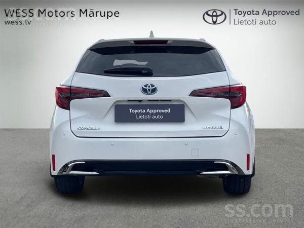 White Toyota Corolla 2023 in Riga, with an engine capacity of 1.80 L and mileage of 67 thousand km for 22990 €, photo 4 on AUTOMOTO.COM.LV