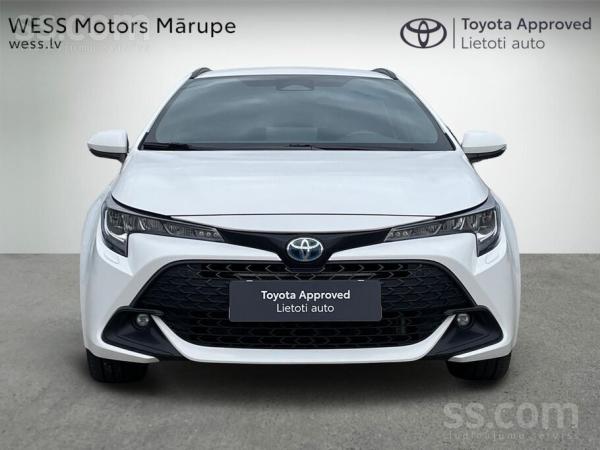 White Toyota Corolla 2023 in Riga, with an engine capacity of 1.80 L and mileage of 67 thousand km for 22990 €, photo 5 on AUTOMOTO.COM.LV