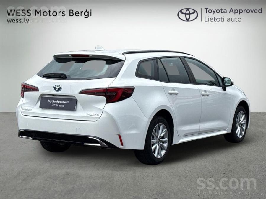 White Toyota Corolla 2023 in Riga, with an engine capacity of 1.80 L and mileage of 73 thousand km for 22990 €, photo 3 on AUTOMOTO.COM.LV