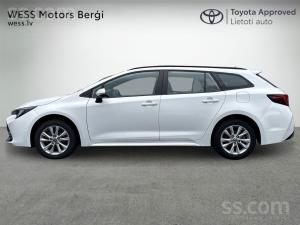 White Toyota Corolla 2023 in Riga, with an engine capacity of 1.80 L and mileage of 73 thousand km for 22990 €, photo 4 on AUTOMOTO.COM.LV