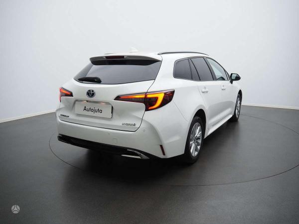 Balts Toyota Corolla 2023 Viļņa, ar dzinēja tilpumu 1.80 L un nobraukumu 77 tūkst. km par 21800 €, foto 4 vietnē AUTOMOTO.COM.LV