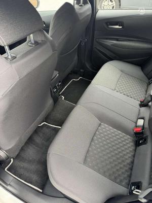 White Toyota Corolla 2023 in Vilnius, with an engine capacity of 1.80 L and mileage of 159 thousand km for 18900 €, photo 7 on AUTOMOTO.COM.LV