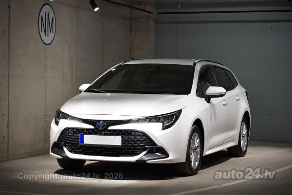 White Toyota Corolla 2023 in Tallinn, with an engine capacity of 1.80 L and mileage of 92 thousand km for 21990 €, photo 4 on AUTOMOTO.COM.LV