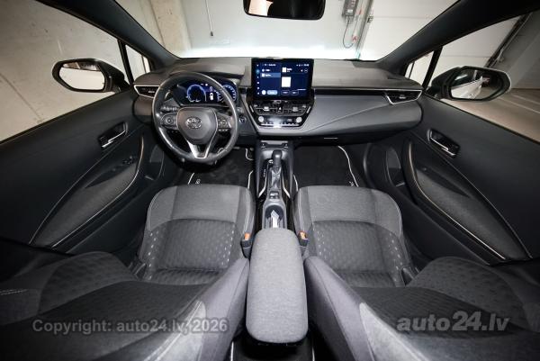 White Toyota Corolla 2023 in Tallinn, with an engine capacity of 1.80 L and mileage of 92 thousand km for 21990 €, photo 8 on AUTOMOTO.COM.LV