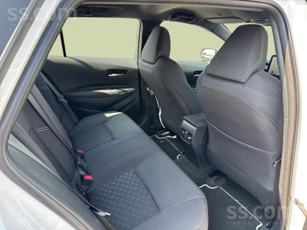 Balts Toyota Corolla 2023 Rīga, ar dzinēja tilpumu 1.80 L un nobraukumu 69 tūkst. km par 20990 €, foto 8 vietnē AUTOMOTO.COM.LV
