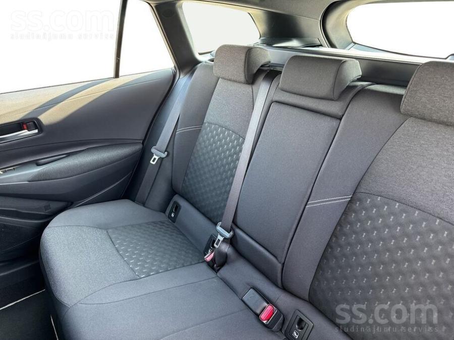 Balts Toyota Corolla 2023 Rīga, ar dzinēja tilpumu 1.80 L un nobraukumu 69 tūkst. km par 20990 €, foto 20 vietnē AUTOMOTO.COM.LV