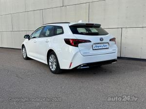 White Toyota Corolla 2024 in Tartu, with an engine capacity of 1.80 L and mileage of 17 thousand km for 22222 €, photo 5 on AUTOMOTO.COM.LV