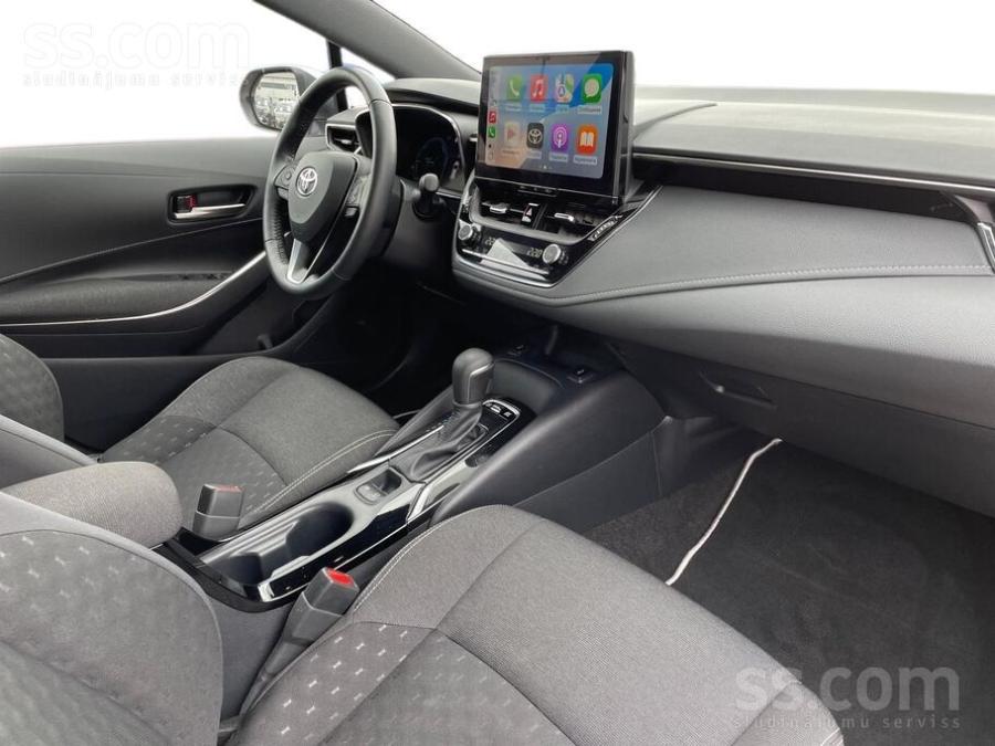 White Toyota Corolla 2024 in Riga, with an engine capacity of 1.80 L and mileage of 76 thousand km for 23990 €, photo 8 on AUTOMOTO.COM.LV