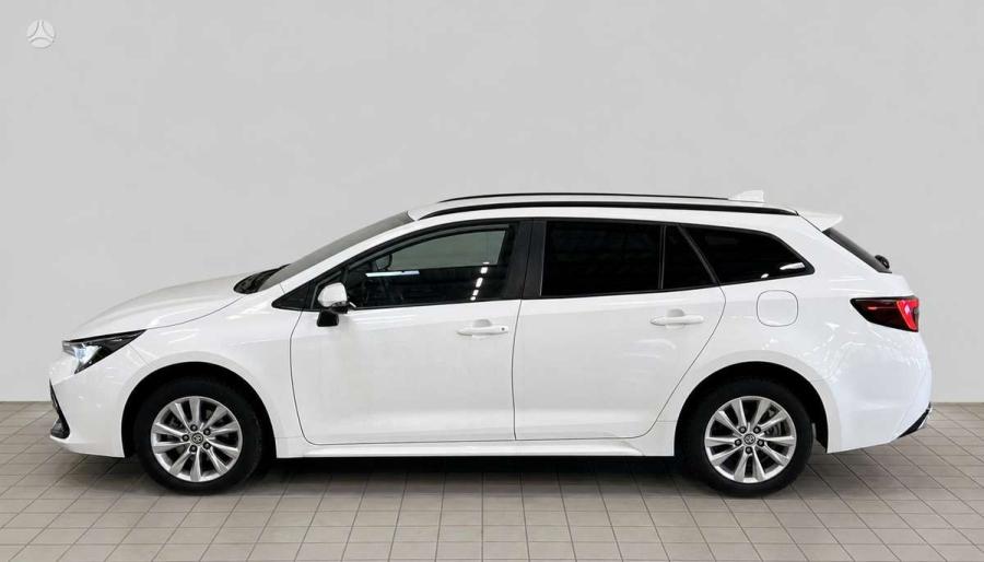 White Toyota Corolla 2024 in Kaunas, with an engine capacity of 1.80 L and mileage of 62 thousand km for 22100 €, photo 3 on AUTOMOTO.COM.LV