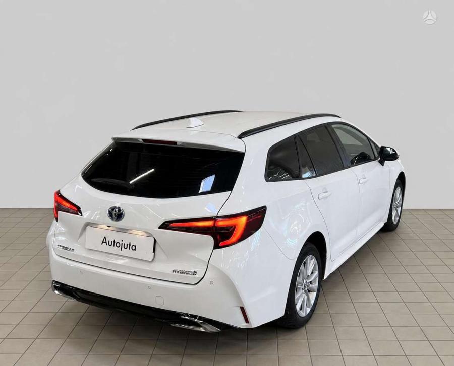White Toyota Corolla 2024 in Kaunas, with an engine capacity of 1.80 L and mileage of 62 thousand km for 22100 €, photo 5 on AUTOMOTO.COM.LV