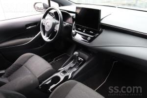 Balts Toyota Corolla 2024 Rīga, ar dzinēja tilpumu 1.80 L un nobraukumu 53 tūkst. km par 22500 €, foto 28 vietnē AUTOMOTO.COM.LV
