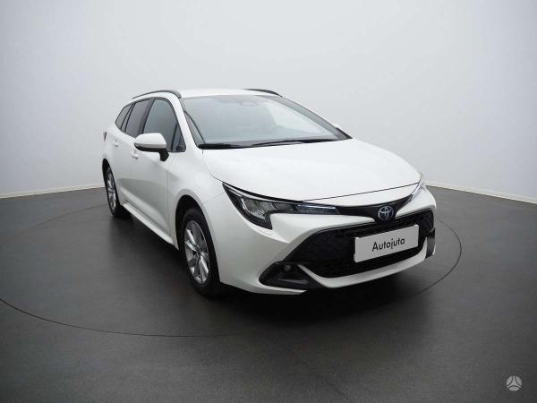 White Toyota Corolla 2024 in Vilnius, with an engine capacity of 1.80 L and mileage of 54 thousand km for 22200 €, photo 3 on AUTOMOTO.COM.LV